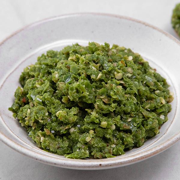 ★韓国食品・雑貨のご購入はぜひ【Asia市場】で！サイト内で税込9,000円以上のご購入で送料が無料に！(クール便代一口800円は別途かかります）■スタッフコメント青唐辛子を細かくみじん切りにしたものを無地袋につめて冷凍しました。青唐辛子は...