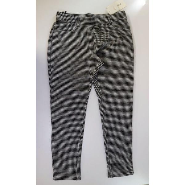 正面ポケットフェイク加工で見えてしまっても安心♪後ろにはリアルポケット付き☆ブランド：cecileサイズ　：LLウエスト：77〜85cmまた下丈：72cm[原材料]生地：ポリエステル 65%,綿 30%,ポリウレタン 5%生産国：カンボジア