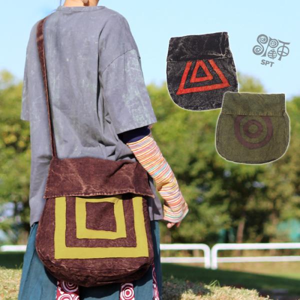 高さ35cm　幅(上部)30cm(下部)37cmマチ幅14cm　ストラップ98-170cmフラップ12cm伸縮性:なし　透け感:なし　裏地:あり素材:コットンmade　in　NEPALインパクト抜群の個性的アイテムストーンウォッシュのベース...