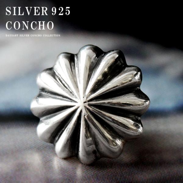 【素材】■シルバー925【仕様】■縦約1.5cm 横1.5cm 厚み約0.9cm(ネジ含まず)■ネジ口径約0.4cm■重量約3g【商品の特徴】菊の紋章デザインのシルバーコンチョ。背面にはシルバー925の証「925」の刻印が入れられています。...