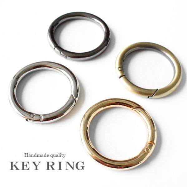 【素材】■合金【仕様】■全長約3.5cm■カラー：ゴールド シルバー アンティーク ブラック【特徴】丸型のシンプルなカラビナキーホルダーです。小ぶりなサイズで繋ぎのパーツとしても使えます。[ yyc7 ]