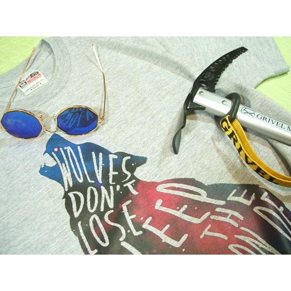 【眠れ！友よ、貴様はオオカミだッ】スリープとシープで韻を踏みつつ、吼えてるんだろうね、狼として★Wolves Don't Lose SLEEP Over The Opinion of SHEEP　（狼は羊の戯言で、眠れなくなったりはしない）...