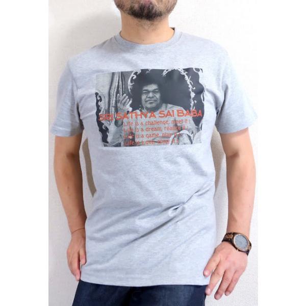 【サイババ曰く：人生とは…】インド聖人？魔術師？サイババのＴシャツ人生とはチャレンジ：逃げるな人生とは夢：挑めよ、達成せよ人生とはゲーム：遊んじゃえ人生とは愛：楽しめよ、兄ちゃん■サイズ　S：着丈６２×身幅４７、M：６６×５０、L：７０×５...