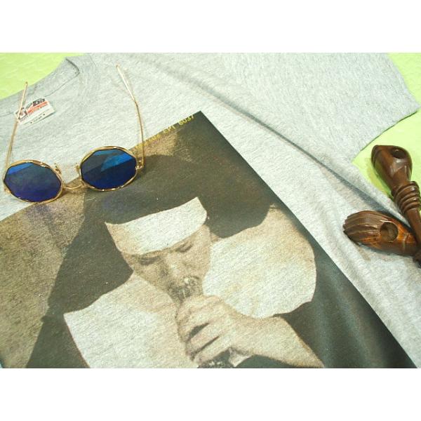 【復刻！ボング尼さんGOGO！】　や、その…　あれッす　人間、　ですもん…ネ　　　相田ポンポコ■サイズ　S：着丈６２×身幅４７、M：６６×５０、L：７０×５３、XL：７４×５６、２XL：７８×５９cm■素材：コットン８０％　ポリエステル２０％