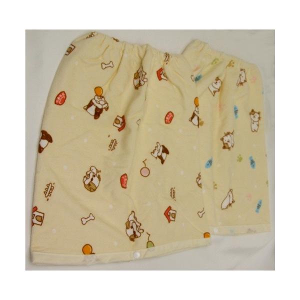 おねしょ　ケット　スカートタイプ　表地におねしょ　しみにくい。　サイズ：犬柄（赤）４０x４０cm　（目安２〜３歳６ケ月）　　　　猫柄（青）４０x４０cm　　　　　猫柄（青）４５x５０cm　（目安３〜５歳）材　質：毛羽部：綿１００％　　　　グ...