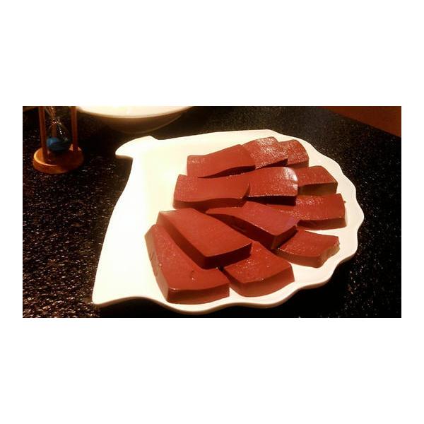 鴨の血を固めたもので、鉄分などの栄養素も豊富なことから、女性に人気の食べ物です。プニプニとした食感で、火鍋や豆腐、麻辣鴨血（鴨血入り麻辣スープ）などで食べることができます。【商品名】鴨の血/常温鴨血300g【原材料】鴨の血、食塩/酸味料、凝...