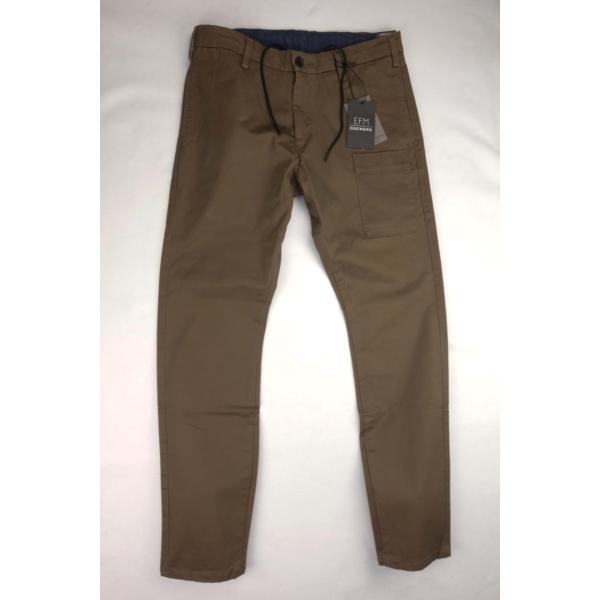 Levi's のジーンズとは別ラインのブランド「DOCKERS」のチノパンです。現品一点ものですので、詳細は写真をご覧になって、ご検討下さいませ。セール品ですので、在庫なくなり次第、終了させて頂きます。新品／未使用／(保管ジワ、紙タグに初期...