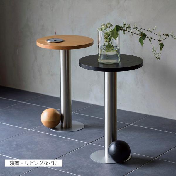 ウッドボールがコロンと転がってきて「ピタッ」と止まったような佇まいが漂わせるアートなエッセンス。アシンメトリーなシルエットに潜むのは、使いやすさと遊び心の絶妙なバランス。実用性を意識した天板の高さにこだわり、まわりと合わせやすいベーシックな...