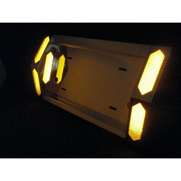 継目の無いＬＥＤテープを使用していますので大変綺麗で明るいです【適合車種】　大型車用　※24V車に限ります【材質】　ステンレス【LEDカラー】　アンバー（橙）【サイズ】　横約560ｍｍ×縦約305ｍｍ×厚さ約100ｍｍ