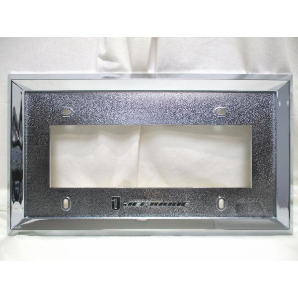 トラックにとってナンバープレートは家に例えるなら表札のような物です大切な表札だからこそ少しだけオシャレにしたいと思っている方にぴったりな商品ですゴテゴテと派手過ぎはしないけど、立体的なデザインですのでしっかりと存在感はあります【適合車種】大...