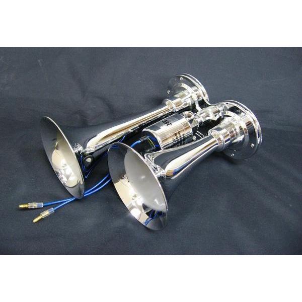 コンパクトサイズのヤンキーホーンになります　歯切れの良い高音の音色になります　街の喧騒の中や、現場での重機音や作業等での大きな作業音の中では　事故を未然に防ぐ為に自分の存在を確実に知らせる必要があります　ノーマルの警笛（ホーン）だと音が小さ...