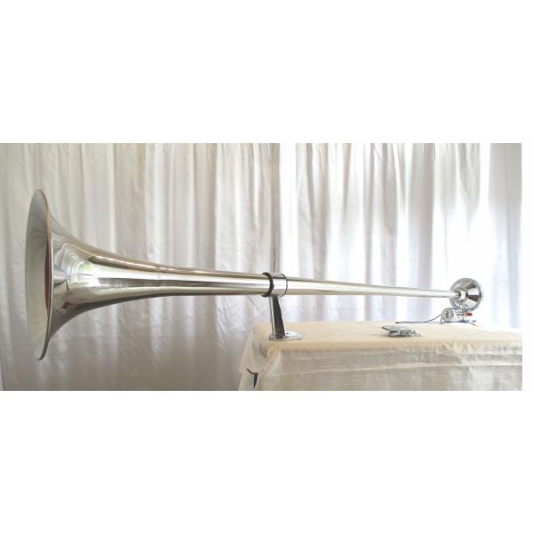 全長約1200ｍｍで筒の直径250ｍｍφから出る重低音は他を圧倒します！ビッグホーンは筒が長い分、本来の音が出るまで時間がかかりますその為、ビッグホーン本来の音を出すには、ヤンキーホーン等を鳴らす様にスイッチを叩くような鳴らし方では無く、ス...