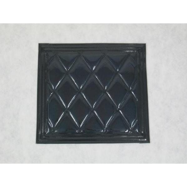 【お取り寄せ商品】オシャレは足元から！細かいラメが入っているので光にキラキラと反射します！！夜や蛍光灯の下で見ると黒ですが陽が当たるとレインボーに見えます。【サイズ】横約430ｍｍ×縦約400ｍｍ×厚み約9ｍｍ・ステッチ：均等なＷステッチ縫...