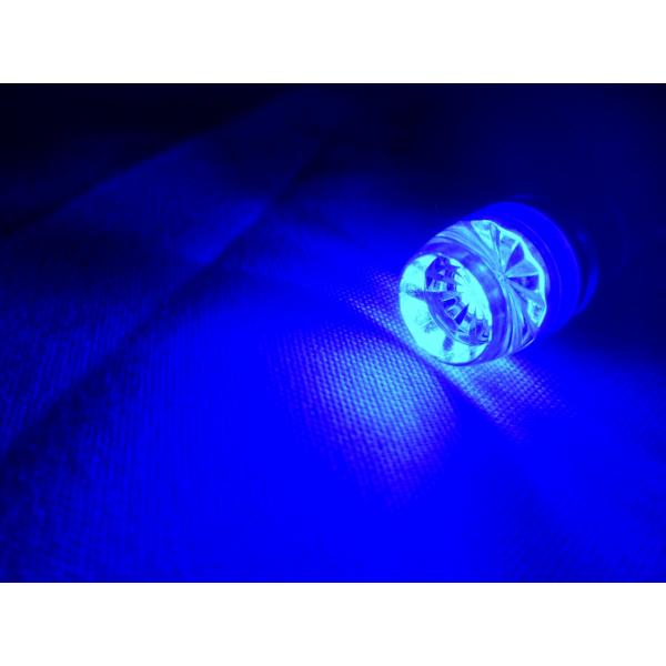 爆光の名に恥じぬ約3Wクラスのウェッジ球！驚異の明るさ！極性あり【サイズ】　33mm×12mmΦ 【口金サイズ】　Ｔ10　W2.1×9.5ｄ【定格】　DC24V　約80ｍA　【カラー】　ブルー（青）【数量】　2個入り【注意事項】・パッケージ...