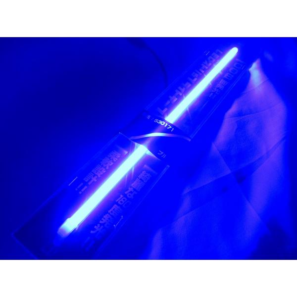 　LED特有のツブツブ光が無いテープ全体が点灯する面発光！　【特徴】　面発光で明るい！曲げに強い！　幅6ｍｍと細く貼る場所を選ばない！　シリコン素材だから耐久性よく劣化しにくい！　5cm間隔でカットすることも可能！【カラー】　ブルー(青)【...