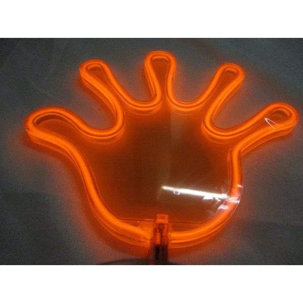 　ふらふらゆらゆらと揺れるパーが車内を楽しく演出してくれます。　夜間走行時に眩しくならない様に優しい発光で　表裏の両面が均等に光るELワイヤーを採用しています！　取付方法は吸盤固定の為、誰でも簡単に取付できます。　電源はUSBなので、トラッ...