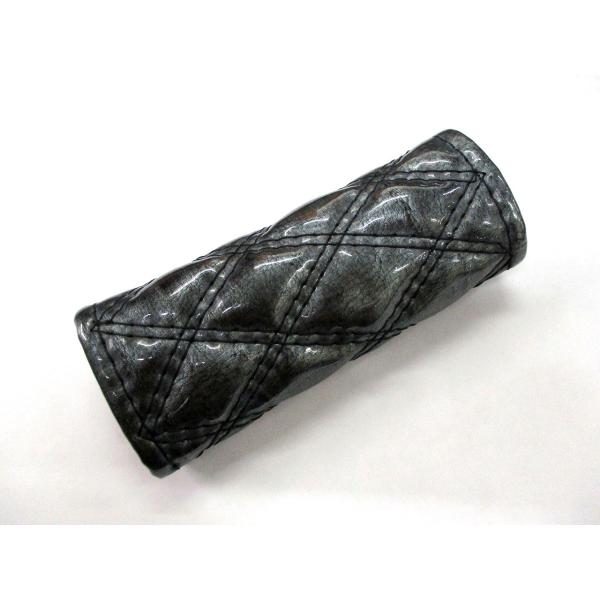 マジックテープ式で簡単取付！【カラー】　ロイヤルシルバーブラック（銀色）【長さ】　約120mm　25〜30mmφ位のハンドブレーキレバーに適合【入数】　1個【注意事項】・2個でも送料は変わりません。　2個必要な方はヤフーショッピングで　同じ...