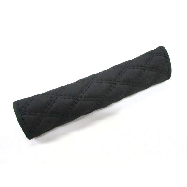 マジックテープ式で簡単取付！【カラー】　ヌバック調　ブラック黒糸（黒×黒糸）【長さ】　約200mm　25mmφ位のアシストグリップに適合【入数】　1個【注意事項】・2個でも送料は変わりません。　2個必要な方はヤフーショッピングで　同じタイト...