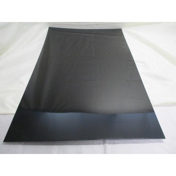 オシャレは足元から！EVA（エバ）材のドロヨケです【色】　ブラック（黒）【サイズ】　横約500ｍｍ×縦約800ｍｍ×厚み約2ｍｍ【取付方法】　本来、光沢がある方がタイヤ側で　後方から見える方が艶消しになります　光沢面をタイヤ側にする事で泥等...