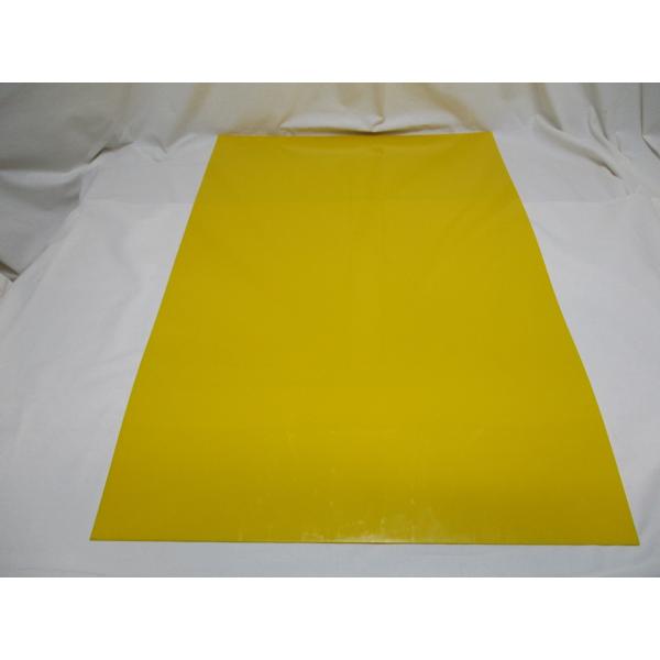 オシャレは足元から！EVA（エバ）材のドロヨケです【色】　イエロー（黄）【サイズ】　横約600ｍｍ×縦約900ｍｍ×厚み約2ｍｍ【取付方法】　本来、光沢がある方がタイヤ側で　後方から見える方が艶消しになります　光沢面をタイヤ側にする事で泥等...