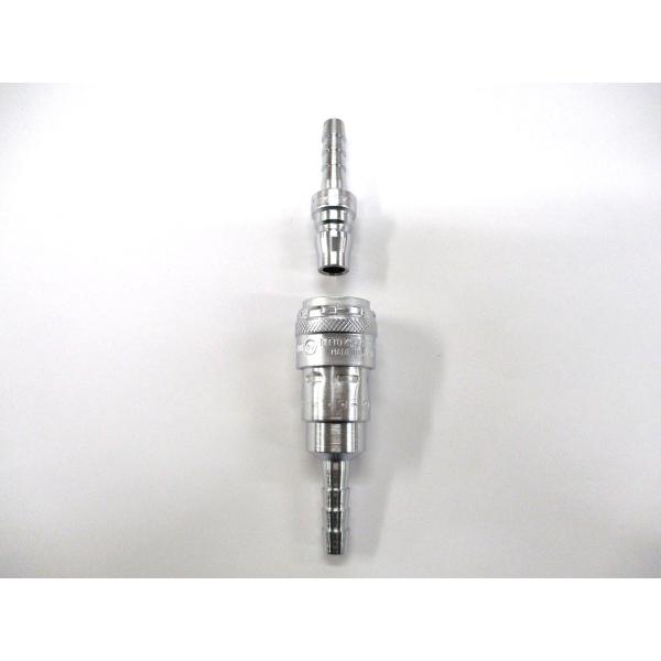 エアーホース専用ホース配管の中間をワンタッチで接続！切り離し！ホースの長さが足りない場合間に挟んで延長することができますキャビンを上げる時間に挟めばホースを外す必要はありません【注意事項】・高圧ナイロンチューブやオレンジホースには装着不可・...