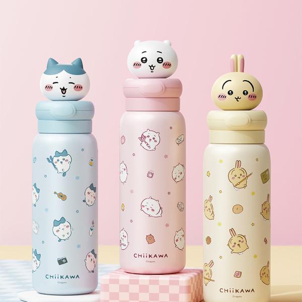 大人気キャラクター「ちいかわ」の可愛いデザインが目を引く、550mlの大容量水筒です。 2WAYで飲み方を選べるストローで飲んでも、そのまま直飲みしてもOK。その日の気分やシーンに合わせて、2通りの飲み方が楽しめます。ストローは取り外してお...