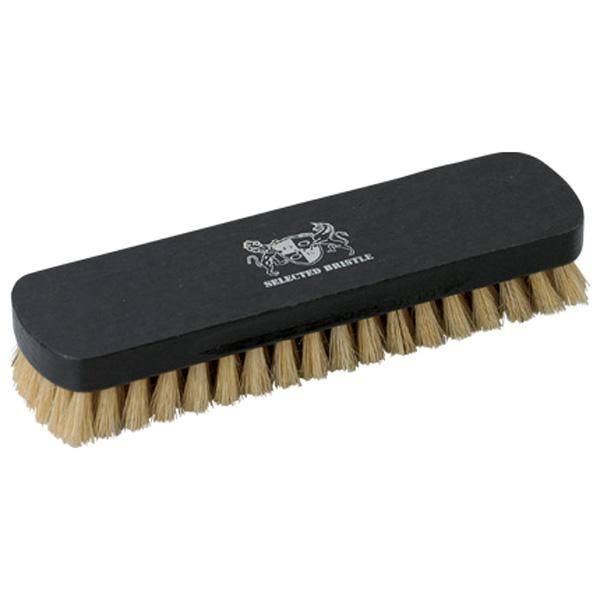 コシのある上質な天然豚毛100％使用の靴みがき用ブラシです。持ち手の長さがあり、 握りやすく磨きやすい大きさになっています。スムースレザーなどなめらかな革のお手入れに最適です。毛の色が白なので、靴クリームの色がわかりやすく、使い分けにも便利...