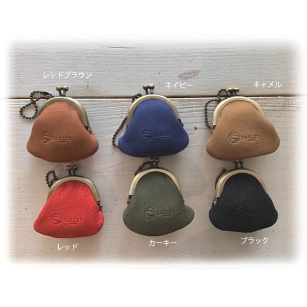 ふっくらとした肉厚感と極上の手触りが魅力のフィンランド産エルク（鹿）レザー手触りと革の厚みが魅力です。厚さ約４ｍｍのコシ感ある革はとてもしなやかで曲げてもふんわりの極上レザー。革の表情をそのままに作られました。コロンとカワイイ、手のひらサイ...