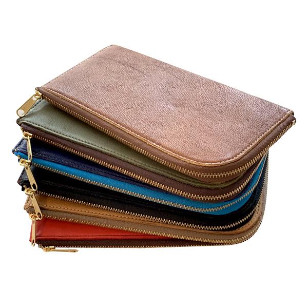 ふっくらとした肉厚感と極上の手触りが魅力のフィンランド産エルク（鹿）レザー手触りと革の厚みが魅力です。厚さ約４ｍｍのコシ感ある革はとてもしなやかで曲げてもふんわりの極上レザー。革の表情をそのままに作られました。Ｌ字型ロングウォレットは、90...