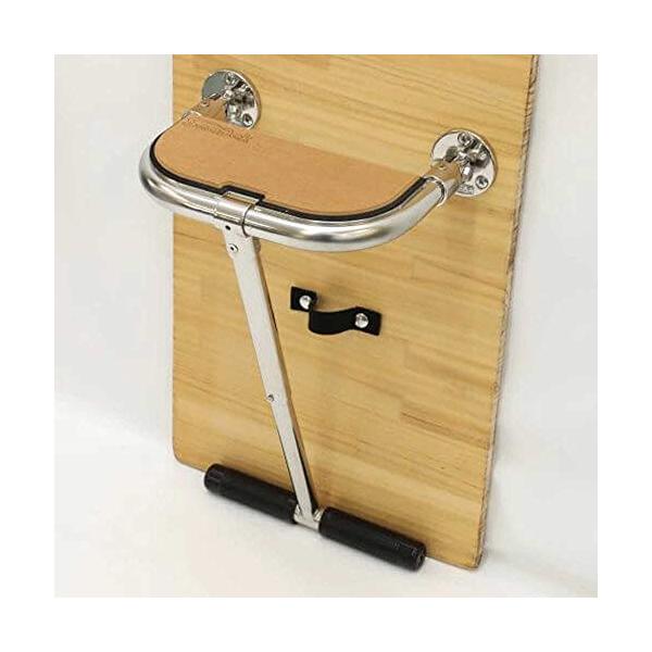 「商品情報」イカ先生こと富所 潤氏監修の簡易チェアーです。船の胴の間など、狭い場所で使用でき、折りたたむと非常にコンパクト。人の行き帰りもスムーズです。折りたたみはワンタッチで行え、収納用ベルトも付属します。座面にはSeaDekを施工してい...