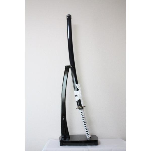 仕様　刃　亜鉛合金　柄、鞘　木製　 サイズ　全長　約１０５ｃｍ　刃渡り　約７３ｃｍ　重さ　約１２００ｇ