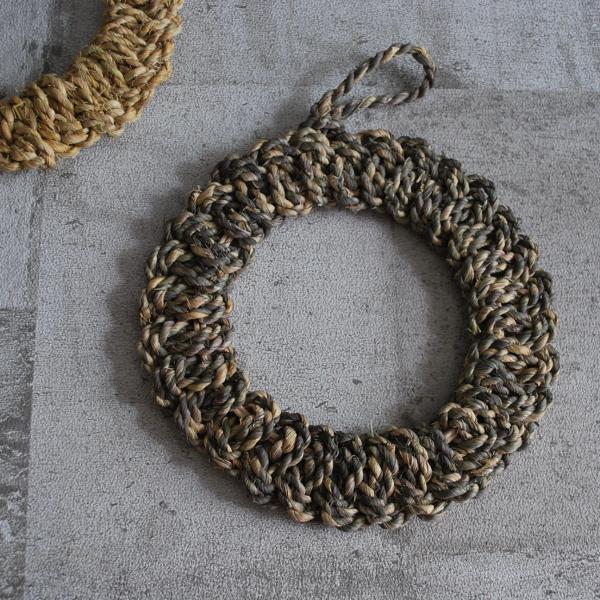 国産のわら100％にこだわった、新しいわら細工のブランド、wara desingn laboratoryの日本人の生活に馴染んでいるわら細工を、現代の暮らしに合わせてデザインされた鍋敷きです。断熱性もあり、使い続けると味の出る素材です。si...