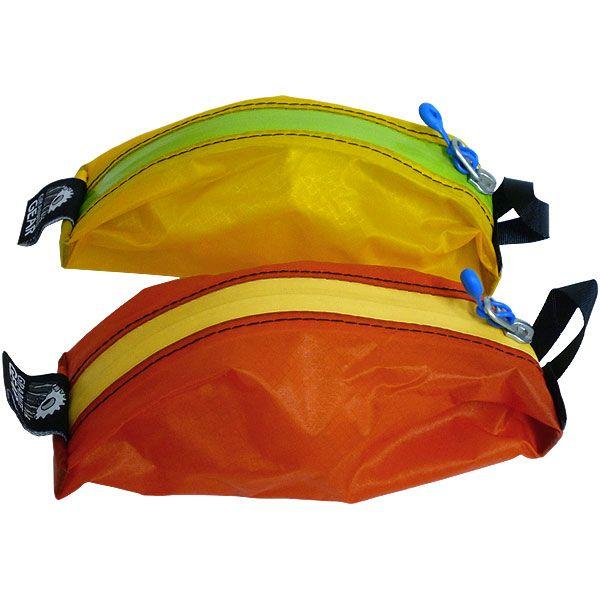 エアジップディティー０．６リットルの２個セットです。ギアや行動食など小物を整理するのに最適です。【カラー】アソート※カラーのご指定はお受けできません。予めご了承ください。【サイズ】7×7×14cm【重量】約14g【素材】30Dシルナイロンコ...