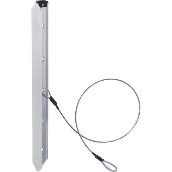 超軽量の航空機用アルミを使用。先端をテーパー状にカットして鋭利にし、ハンマーエンドには補強を施して打撃に強くしました。中心部の丸穴を赤くして視認性を高めています。【サイズ】53×5.2×3.7cm【重量】454g【原産国】アメリカ製