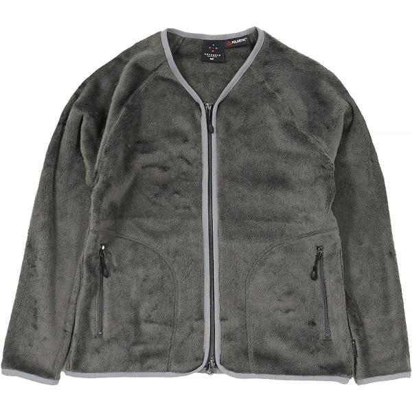 POLARTEC社のハイロフトフリースを使用したジップカーディガン。素材には貴重なアメリカ製のPOLARTEC HIGH LOFTを採用。?POLARTECのフリースの中でも軽さに対する保温性が最も高い素材です。?毛足の長い美しい見た目と他...