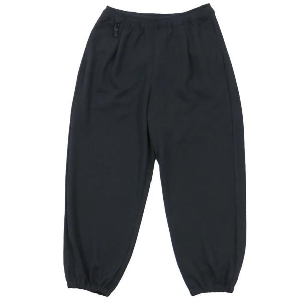 速乾性に優れたポリエステルワッフル素材を使用したイージーバルーンパンツ。ワッフル生地特有の落ち感と風の抜けが心地よくリラックスウェアとして活躍します。素材に採用しているワッフル素材は速乾吸水性に優れており、凹凸のある生地感は蒸し暑い夏場でも...