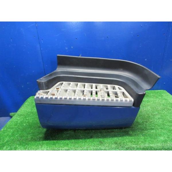 **** 商品説明を必ずご確認ください ****部品管理番号：000013866613701部品名：右サイドステップ部品区分：リサイクル品管理品番：281153車名：いすゞトラクター車両タイプ名：トラクター認定型式：QKG-EXD52AD年...