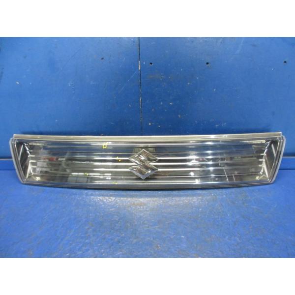 **** 商品説明を必ずご確認ください ****部品管理番号：000015230410400メーカー純正品番：72110-70K60部品名：ラジエータグリルメーカー代替品番：72110-70K61部品区分：リサイクル品管理品番：297413...