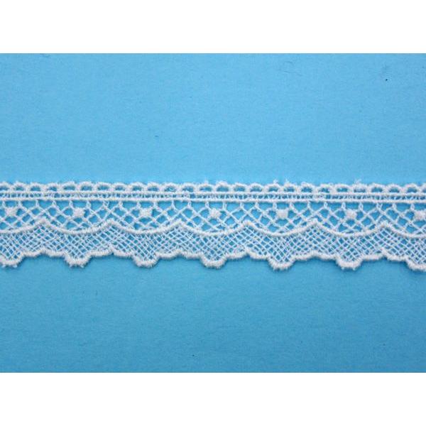 ☆　ケミカルレース　☆Chemical Embroidery Laceハンドメイド（手作り、手芸）などにいかがでしょうか。サイズ　：　天地約　10mm数量　：　1ｍ色　：　ホワイト原産国　：　日本**　この商品は湯通し前の商品です。収縮率　...