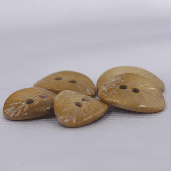 ☆インド製本水牛ボタン☆RealHornButton-MadeinIndia異国情緒ゆたかなボタンです。ハンドメイド（手作り、手芸、釦の付け替え）やアクセサリー作りやポイント使いにもいかがでしょうか。サイズ 約14ｘ19ｍｍカラー 茶色 (...