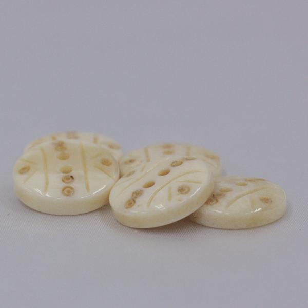 ☆インド製本水牛ボタン☆RealHornButton-MadeinIndia異国情緒ゆたかなボタンです。ハンドメイド（手作り、手芸、釦の付け替え）やアクセサリー作りやポイント使いにもいかがでしょうか。サイズ 約15ｍｍカラー 白色 (ホワイ...