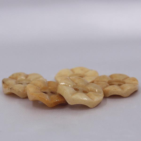 ☆インド製本水牛ボタン☆RealHornButton-MadeinIndia異国情緒ゆたかなボタンです。ハンドメイド（手作り、手芸、釦の付け替え）やアクセサリー作りやポイント使いにもいかがでしょうか。サイズ 約18ｍｍカラー 茶色 (ブラウ...