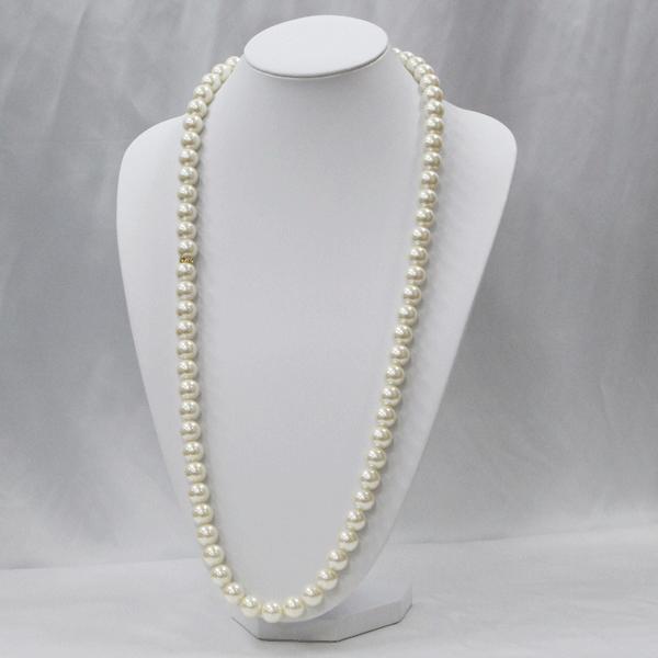 ☆ロングパールネックレス☆ひとつ持っていると便利なロング・パール・ネックレスです。大玉パールにロンデルをポイントに入れました。お気軽にお使いいただけるフェイクパールです。普段使いにいかがですか。ユリア樹脂を核にパールコーティングを施しました...
