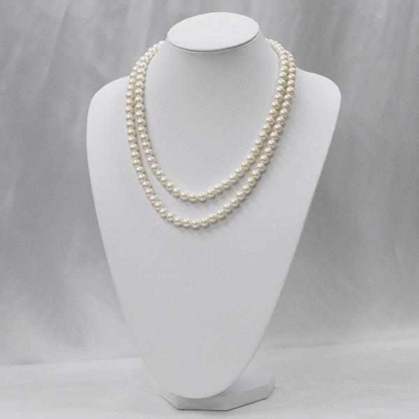 ☆ロングパールネックレス☆ひとつ持っていると便利なロング・パール・ネックレスです。お気軽にお使いいただけるフェイクパールです。普段使いにいかがですか。ユリア樹脂を核にパールコーティングを施しました。量産可能なユリア樹脂を採用することによって...
