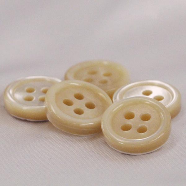 ☆貝ボタン☆ShellButtonハンドメイド（手作り、手芸、釦の付け替え）などにいかがでしょうか。サイズ 11.5ｍｍ厚み 3ｍｍ入数 1個カラー 高瀬色(生成 ベージュ系)釦穴形状 表四つ穴素材 高瀬貝日本製（加工地 奈良県）天然素材の...