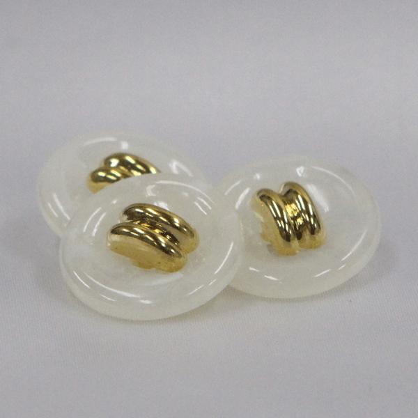 ☆バリュープライスボタン☆ValuePriceButtonサイズ 18ｍｍ入数 1個カラー 白ｘゴールド釦穴形状 裏足つき素材 ナイロン、ＡＢＳ樹脂ボタンの寸法表示には許容差（±0.5ｍｍ）がございます。