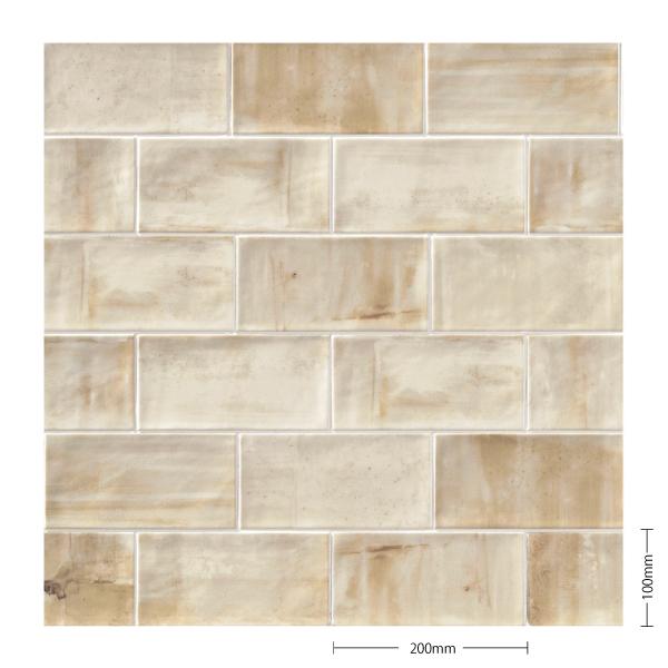 ボルサーリは、イタリア、ヴェローナの古代ローマ時代に造られた門の名前。その古びた趣を絵画的なペイントタッチで加飾してヴィンテージ風に表現しました。波状に動きのあるテクスチュアがより豊かな表情を見せます。■品番：MZU-F7710■実寸法：約...