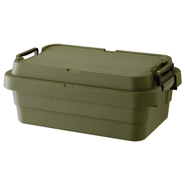 トランクカーゴに新サイズが登場！収納しやすく取り出しやすい浅型タイプで、高さのない場所にも収納できます。フラット形状なトレー型のフタがテーブルとしても使え、積み重ねたときのずれも防止できる仕様となっております。また、フタにベルトガイドの溝を...