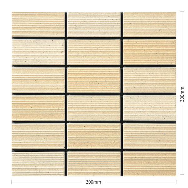モノトーンからナチュラルカラーまで、細かいスクラッチ面状でモダンな雰囲気の壁面に仕上げます。■品番：THS-204■目地共寸法：約300×300mm■実寸法：約95×45mm■厚さ：約7.5mm■あたり枚数：11.5シート/平米■入数：22...