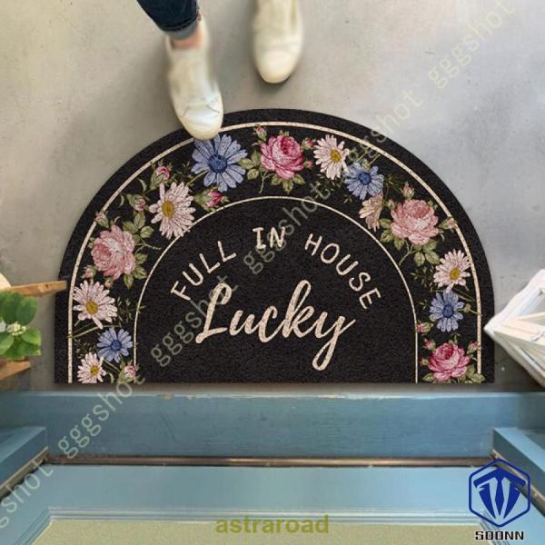 「製品仕様」表面素材：PVC裏面素材：PVC（すべり止め加工）お手入れ：掃除機、手洗い可、丸洗い可能玄関マット用途多樣踏み心地快適お手入れ簡滑り止め付きご家族の安全を保証できる滑り止めの突起がいっぱいに付き、滑な地面でも安心に使えます。泥落...